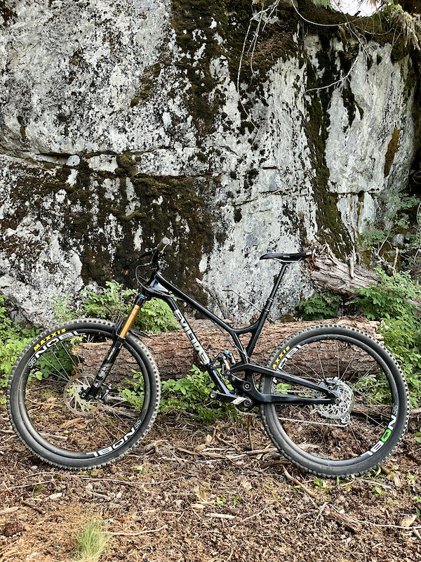 2019 Evil - The Offering V1 - Size Large For Sale