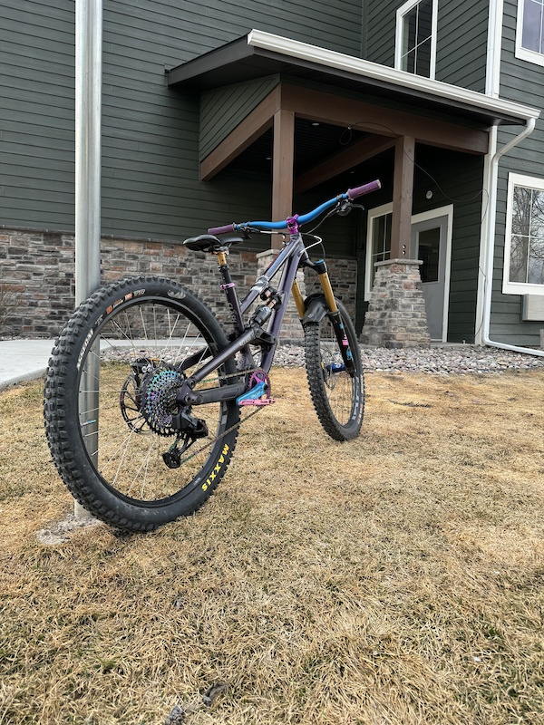 2023 Custom Commencal CLASH For Sale
