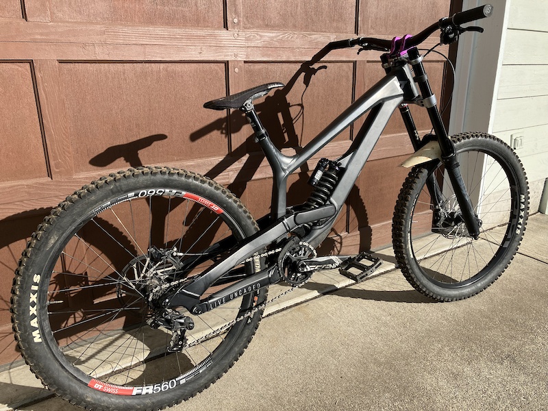 2022 YT Tues L/XL DH bike For Sale