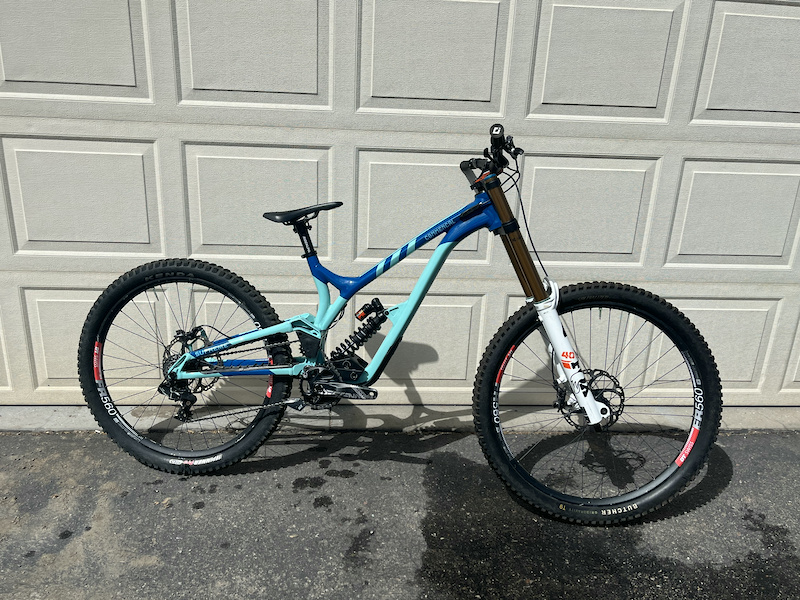 2021 Custom painted Commencal Supreme V4 mullet For Sale