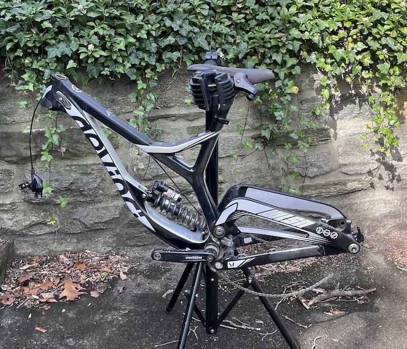 2018 Devinci Wilson carbon frame, size medium For Sale