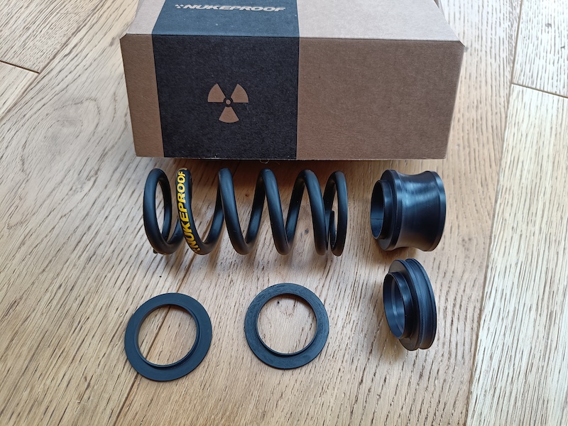 Nukeproof Superlight Enduro 2.25-2.5 450lbs For Sale