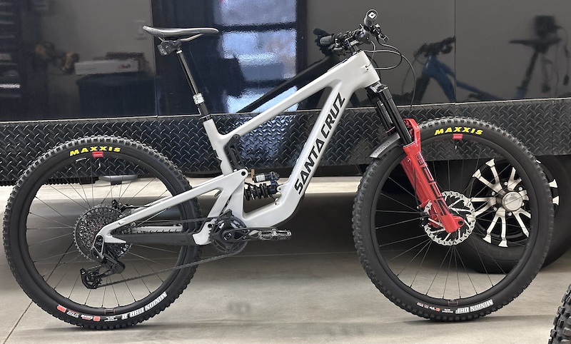 2024 Santa Cruz Heckler SL Frameset w/ RS Coil + Lyrik For Sale