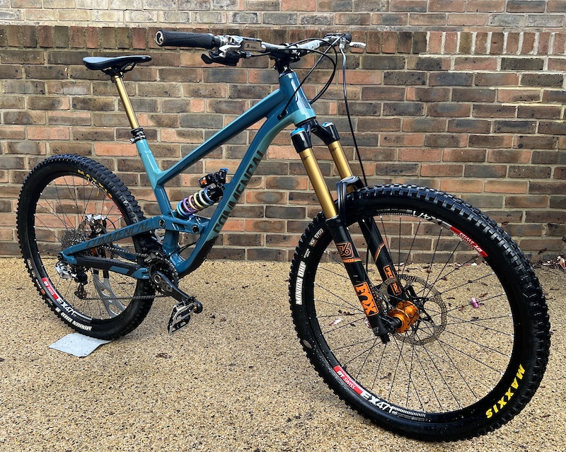 2020 Unique Build Commencal Clash For Sale