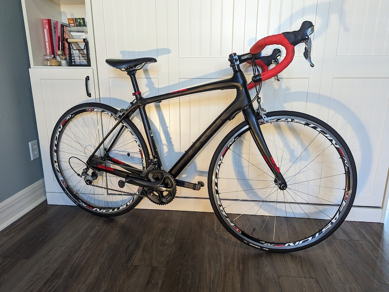 2015 TREK DOMANE S 4 CARBON ROAD BIKE / 54 CM / RIM BRAKES For Sale