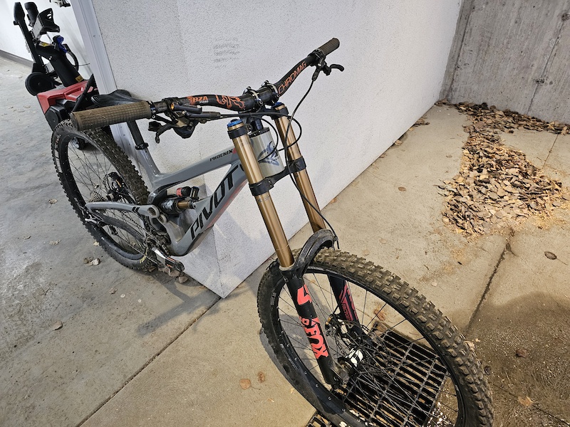 2022 Pivot Phoenix XL full Saint, excellent condition For Sale