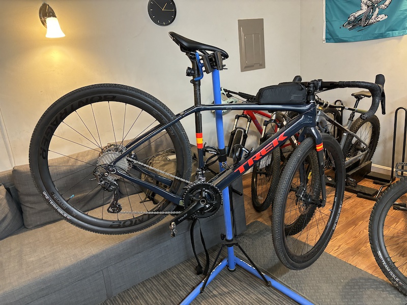 2021 trek checkpoint sL5 size 52, carbon wheels For Sale