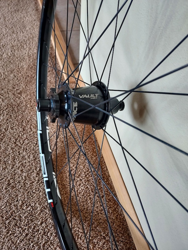 2019 Race Face Vault Hubs Stan's Flow (R) Arch (F) Rims For Sale