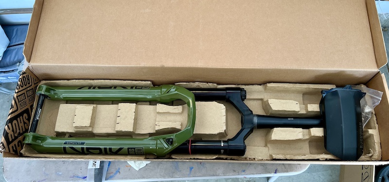 2023 Rockshox lyrik ultimate w/buttercups green For Sale