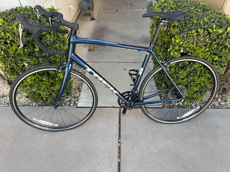 2022 Trek Domane AL2 58cm For Sale