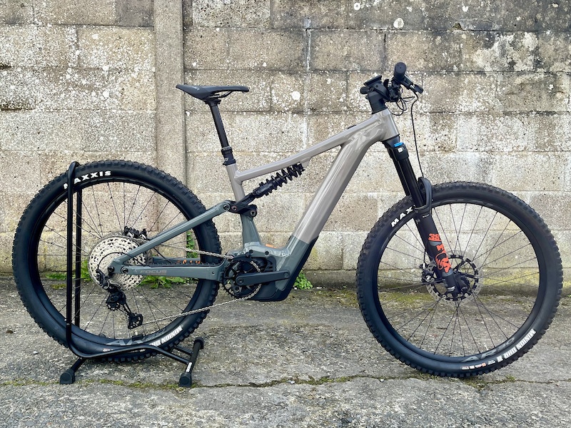 2023 Focus Sam2 6.8 eMTB in Grey New - Medium - RRP £6199 For Sale