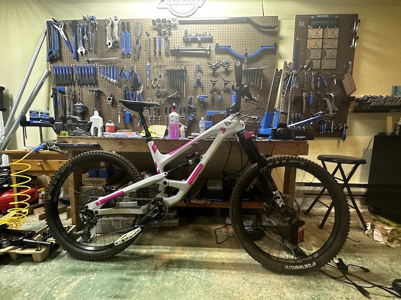 2022 YT Capra size Large carbon frame For Sale