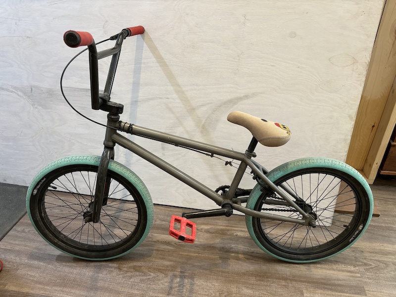 GT BMX bike limited box palm edition For Sale