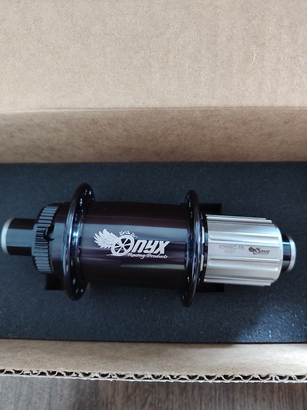 Onyx rear hub / 12x142 / Center lock / HG driver For Sale