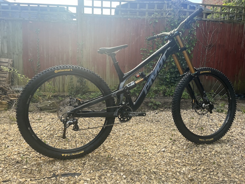 2023 Pivot Phoenix DH Carbon 29 For Sale