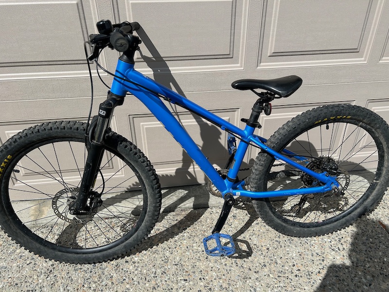 2021 Kids 24 inch Giant STP 24 FS Trail bike For Sale