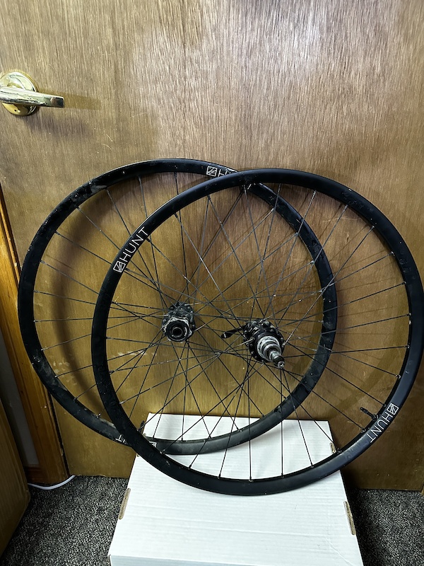 2021 HUNT 650B Adventure Carbon Disc Wheelset - non-boost For Sale