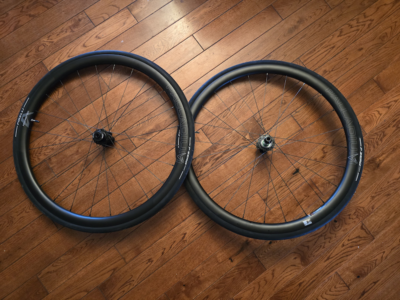 2024 Brand New 700C Carbon Wheels and Tires For Sale