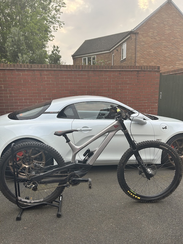 2022 YT Tues CF Pro Race Custom Build For Sale