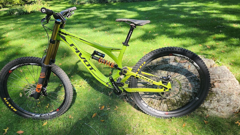 2015 Pivot Phoenix DH Carbon 27.5 wheels Large frame For Sale