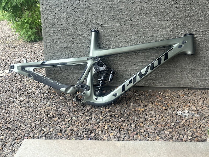 2023 Pivot Firebird Large For Sale