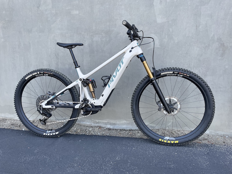 2024 Pivot Shuttle AM / Pro X0 Build / Large / Mojave For Sale