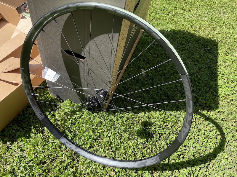 2023 Race Face ARC 30 offset with I9 hydra Hubs For Sale