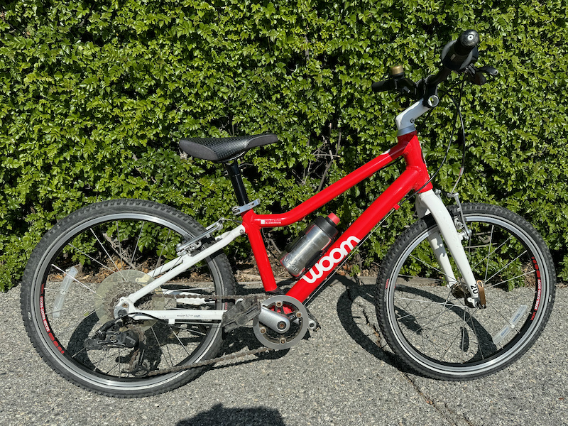 2022 Kids Woom 4 - size XS 20” lightweight - Red For Sale