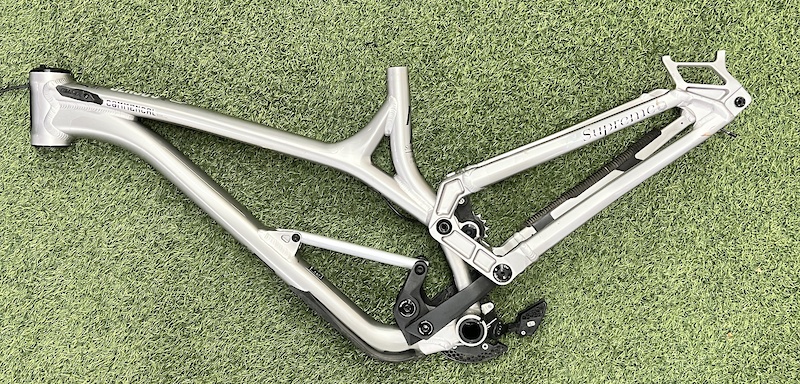 2023 Commencal v4 Supreme frame For Sale