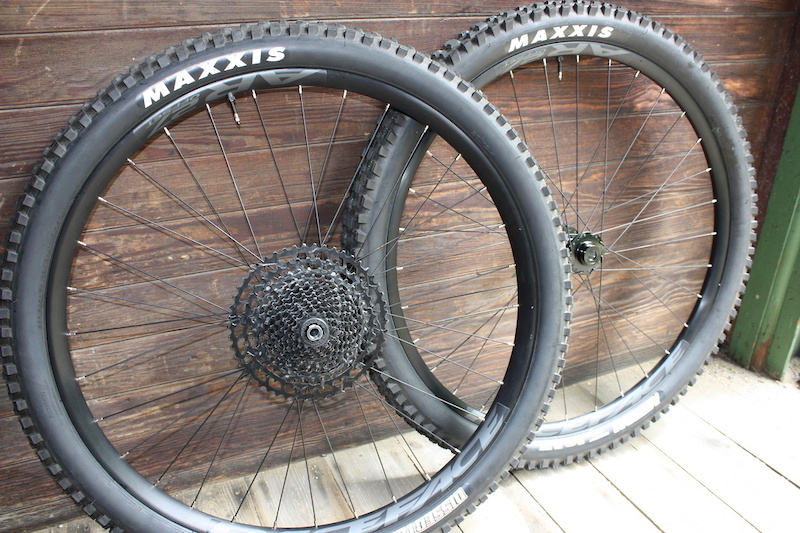 29 boost SRAM/RaceFace ARC 27 Maxxis tires, w/cassette For Sale