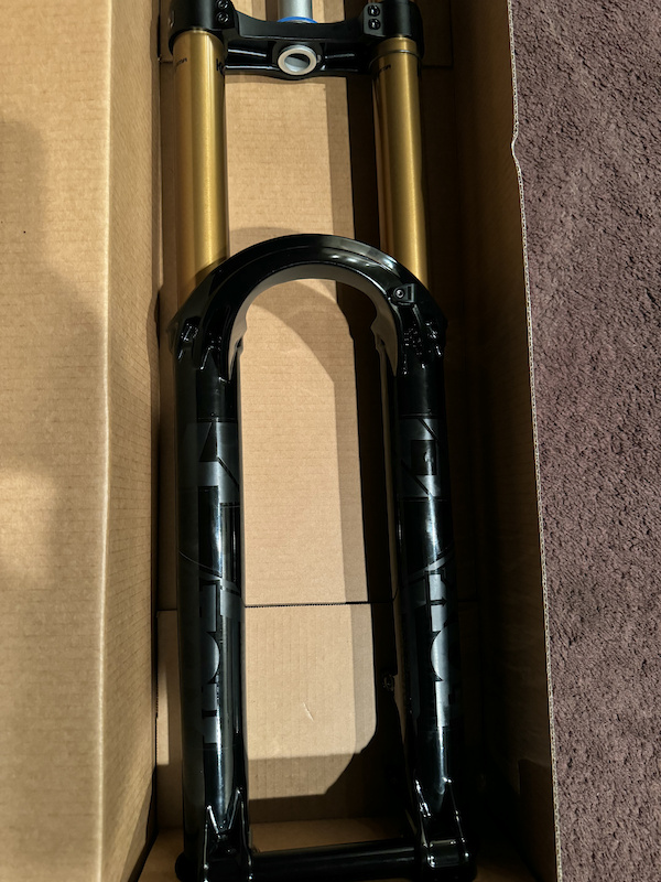 2024 Fox factory grip 2 40 DH fork 29in wheel For Sale