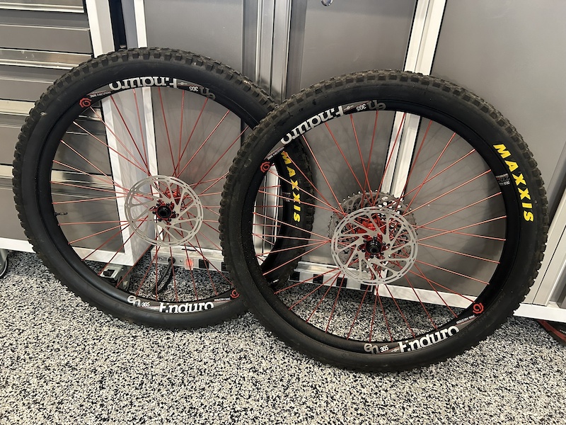 Industry Nine (i9) Enduro 305 with Hydra hubs For Sale