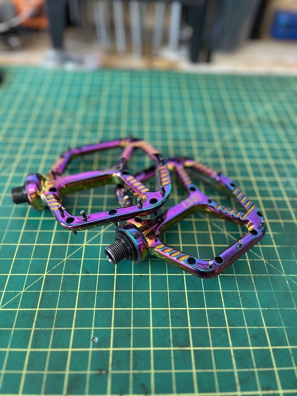 2024 OneUp flat pedals - oil slick For Sale