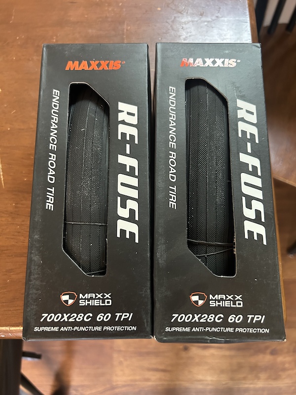 -3120- Maxxis Re-Fuse 700x28c Road Tires 60tpi For Sale
