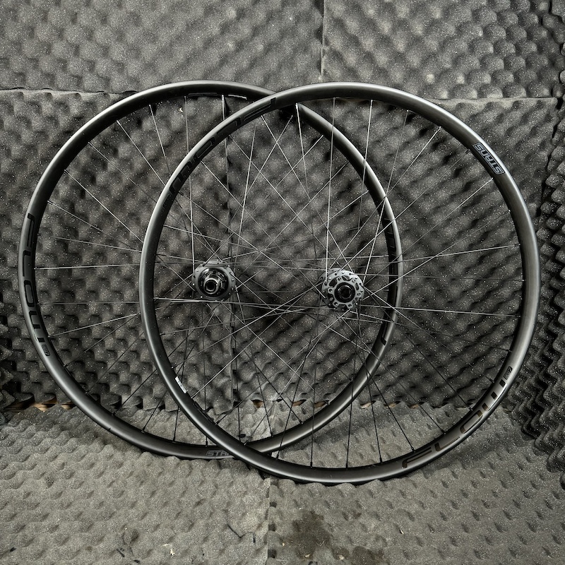 Carbon Stans Flow CB7 rims w/ Spank Hex Boost hubs For Sale