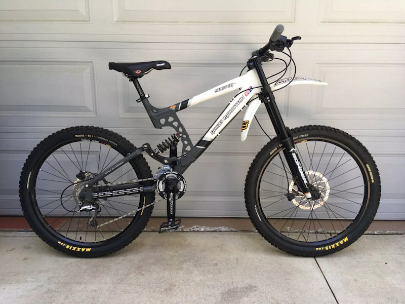 2018 Rocky Mountain Switch Downhill Mountain bike For Sale
