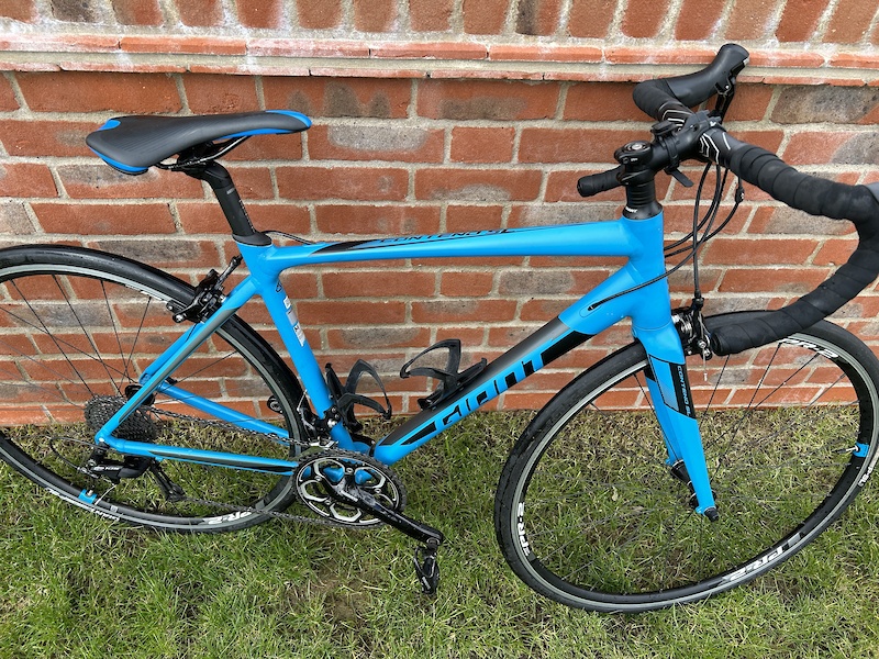 Giant Contend SL1 Road Bike - Medium For Sale