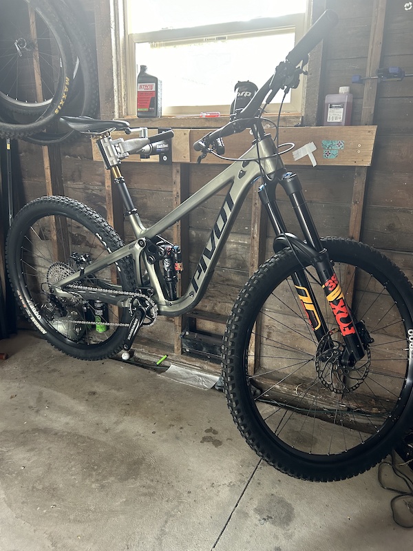 2022 Pivot Firebird For Sale