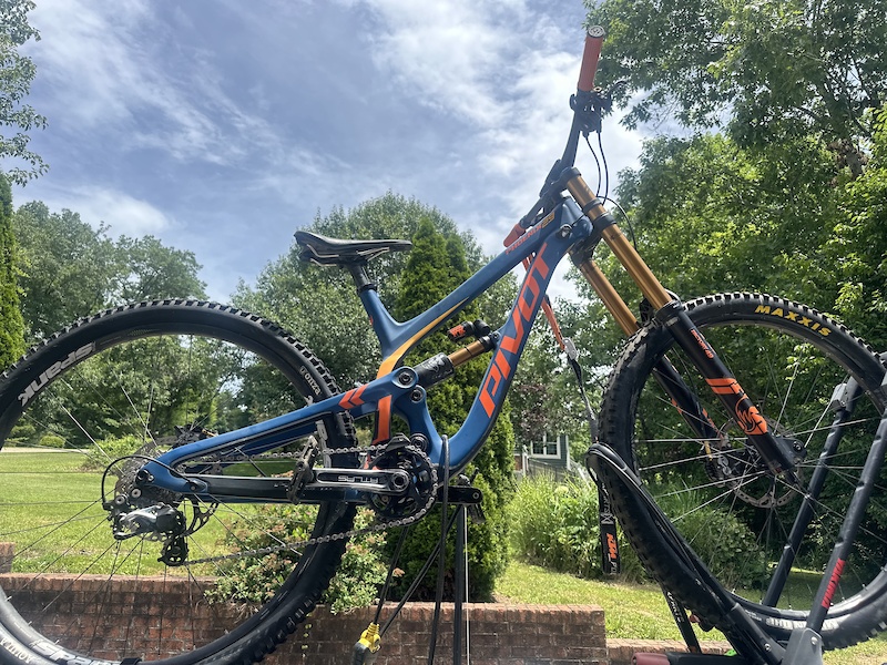 2021 Pivot Phoenix Carbon 29- Pro Saint Build For Sale