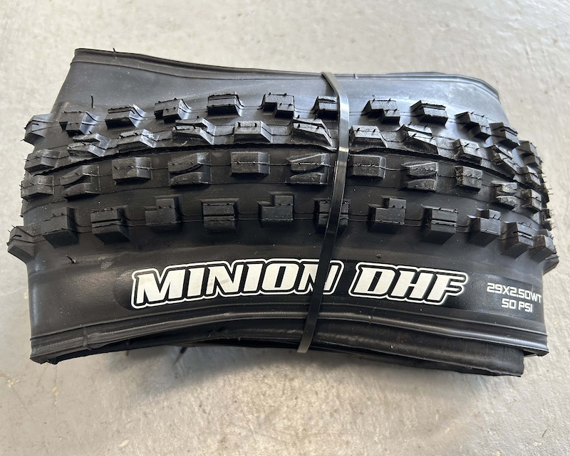 2024 Maxxis Minon DHF 29" x 2.5"WT 3C MaxxTerra EXO For Sale