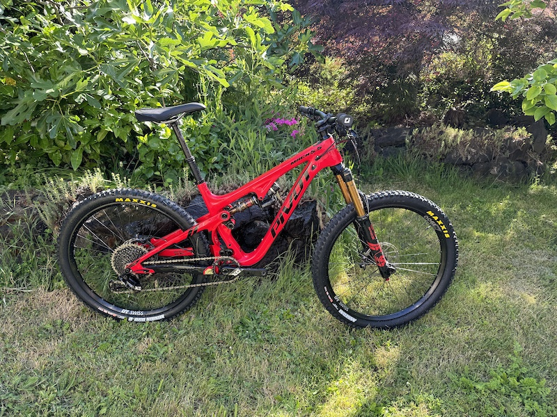 2020 Pivot Mach 5.5 X01 w/ Live Wire shocks For Sale