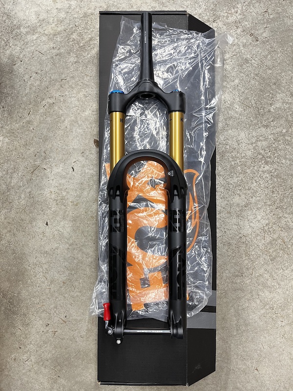 2024 NEW Fox 38 Factory, 170mm, matte black/stealth Grip2 For Sale