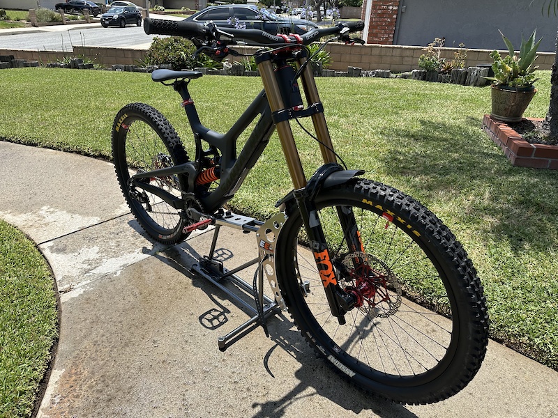 2020 Santa Cruz V10 Downhill Bike For Sale