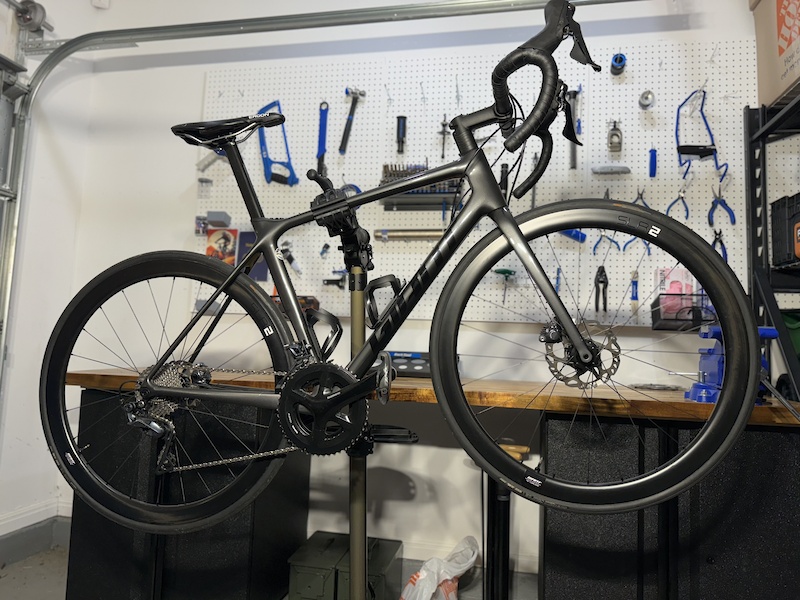 2022 Giant TCR Advanced 1+ Disc-Pro Road Bike (Large) For Sale