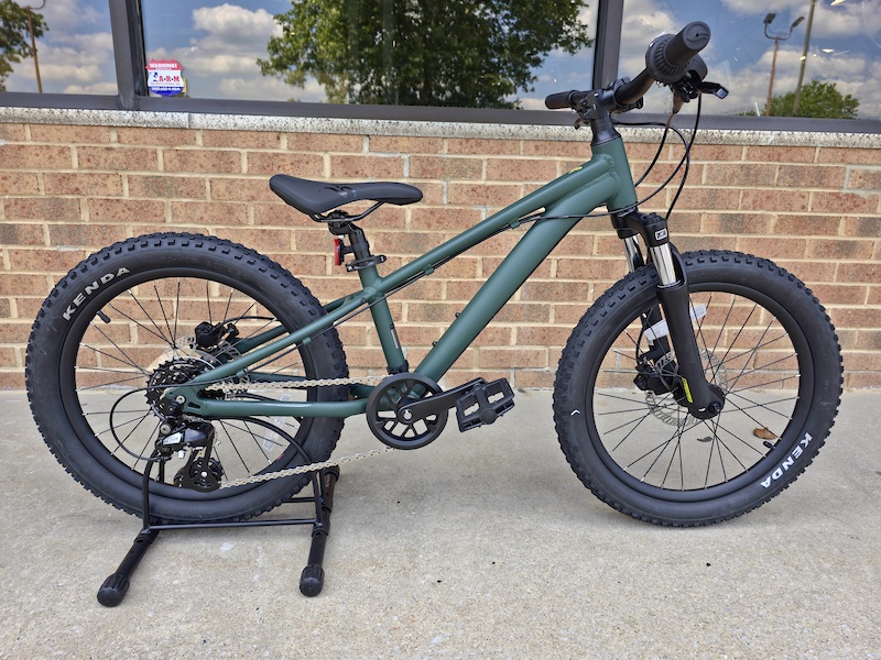 2023 Giant STP 20 FS, Trekking Green, 20in Kids MTB For Sale