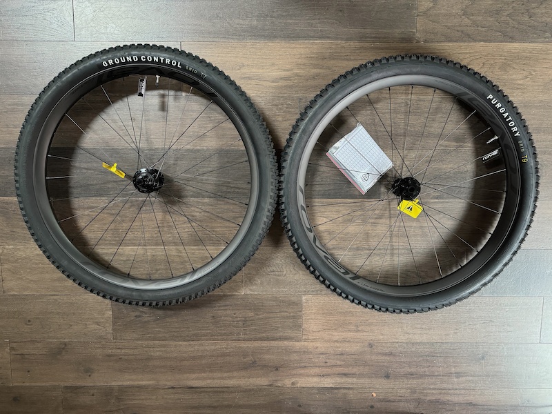 2025 29" Roval Control Carbon w/ I-9 hubs For Sale