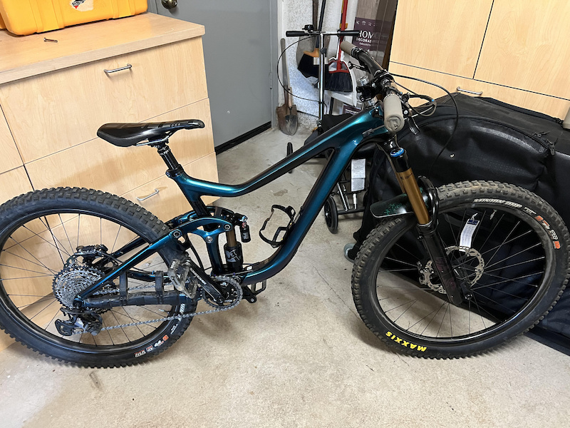 2019 Giant Reign - Lots of Extras For Sale
