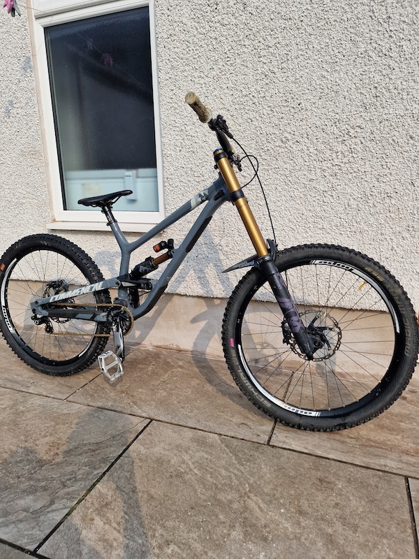 2020 Commencal Furious Medium high spec For Sale