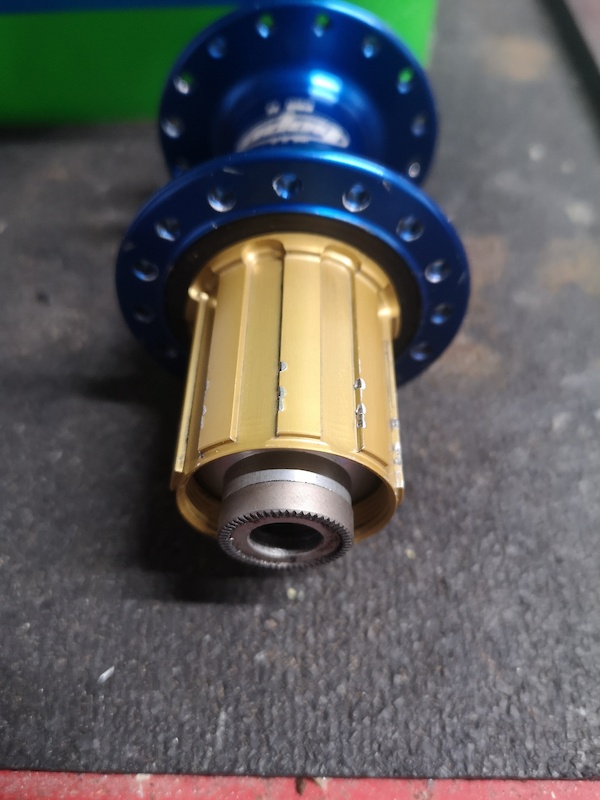 hope pro 2 rear hub, 32 hole. For Sale