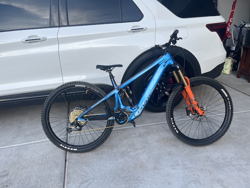 2023 Price Drop**Custom Pivot LT Shuttle **ONLY 12 MILES** For Sale